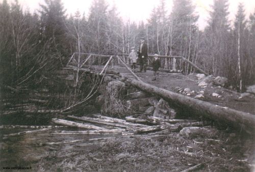 Maisemia ja rakennuksia - Honkalan sillalla - Vanhoja kuvia Kälviältä